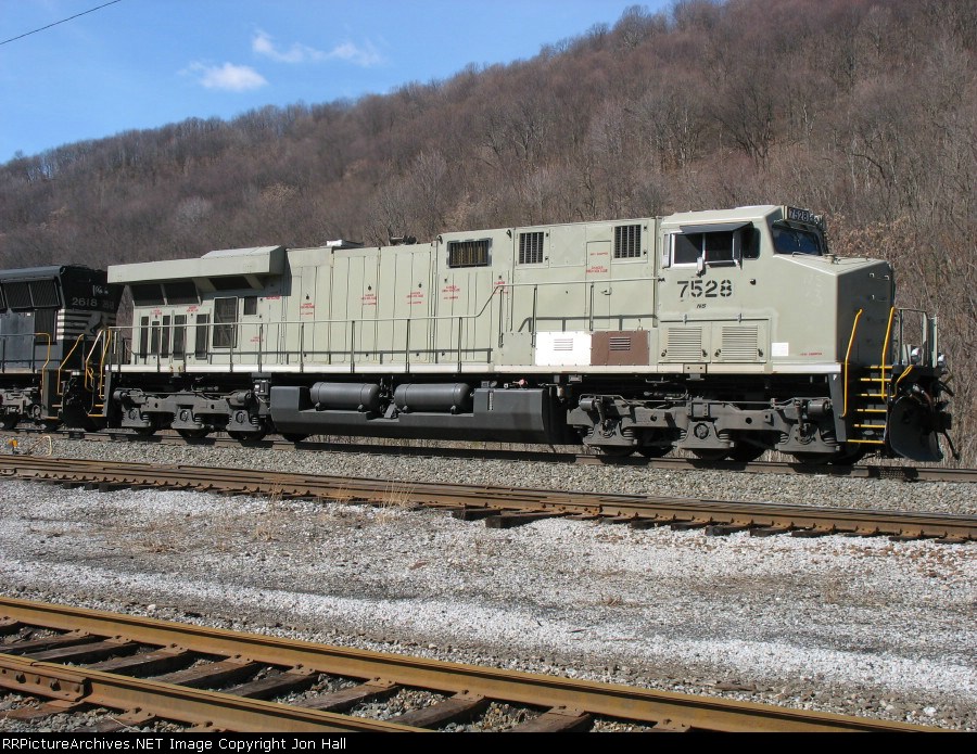 NS 7528